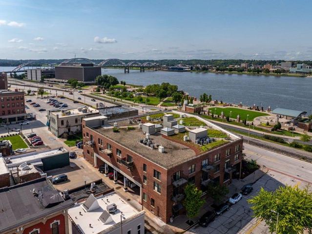 110 19th St Apt 301, Rock Island, IL 61201