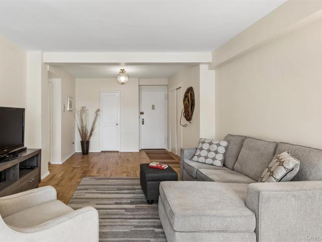 110 2 st Road 707