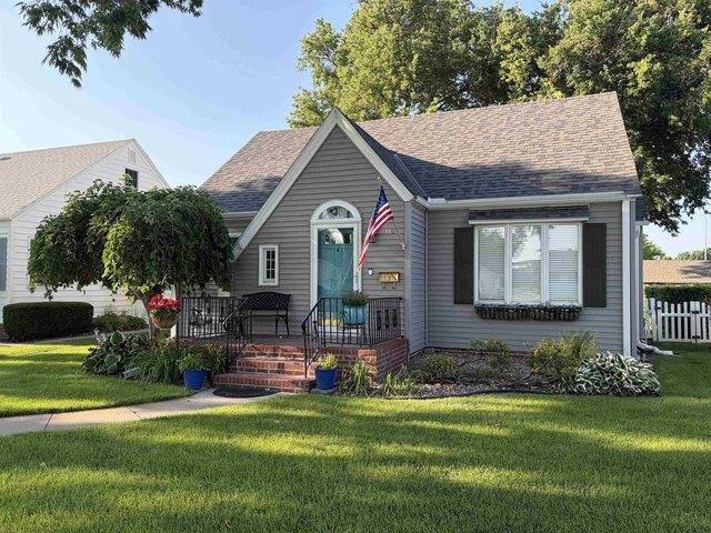 110 5th Ave, Holdrege, NE 68949