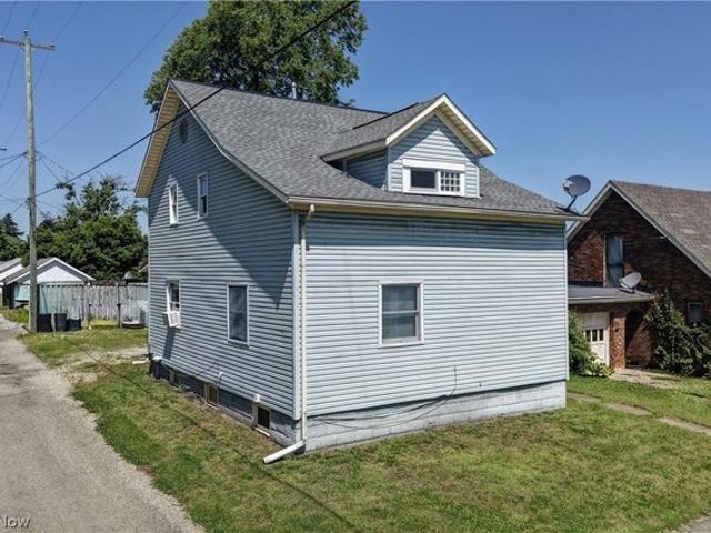 110 8th St SW, New Philadelphia, OH 44663