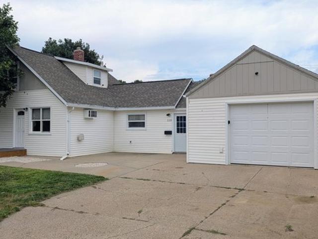 110 9th Ave NW, Mandan, ND 58554