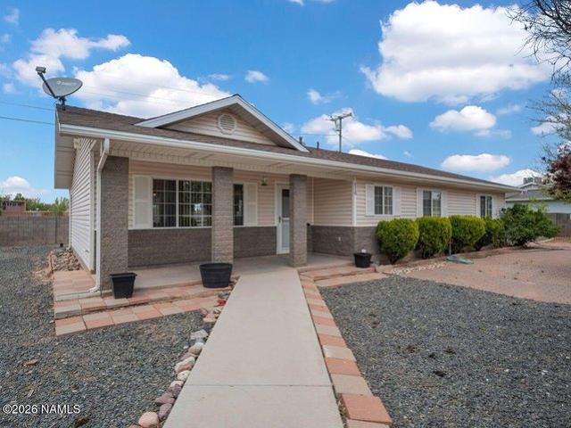 110 Court Ln, Holbrook, AZ 86025