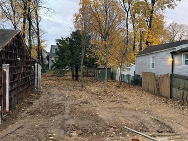110 Columbia St, Huntington Station, NY 11746