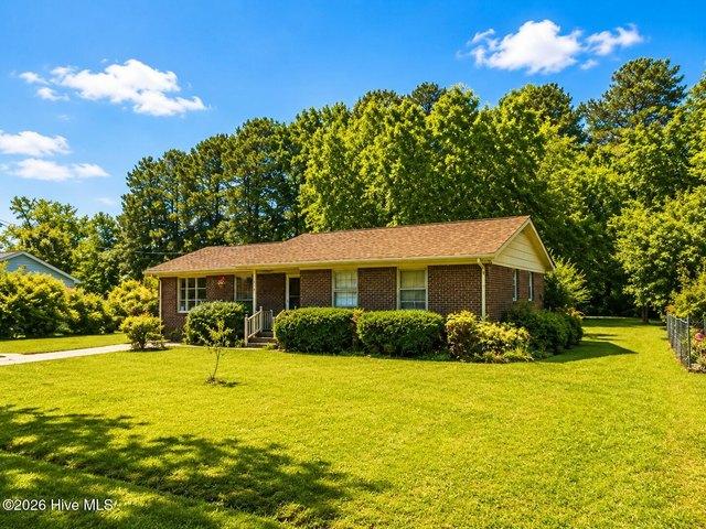 110 Chesterfield Dr, Elizabeth City, NC 27909