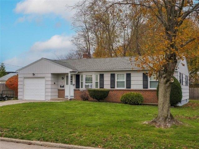 110 Crest Dr, Pawtucket, RI 02861