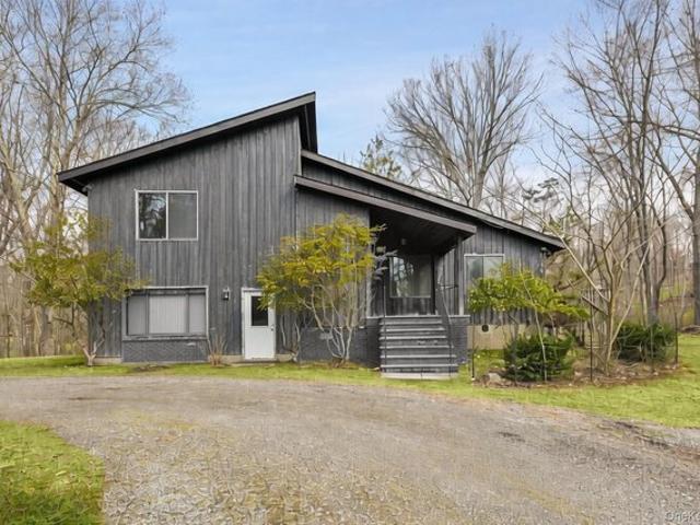 110 Cross Pond Rd, Pound Ridge, NY 10576