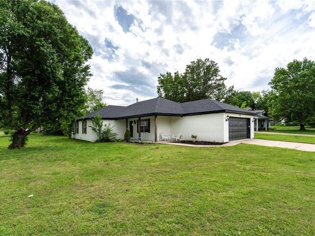 110 Cypress St, Prairie Grove, AR 72753
