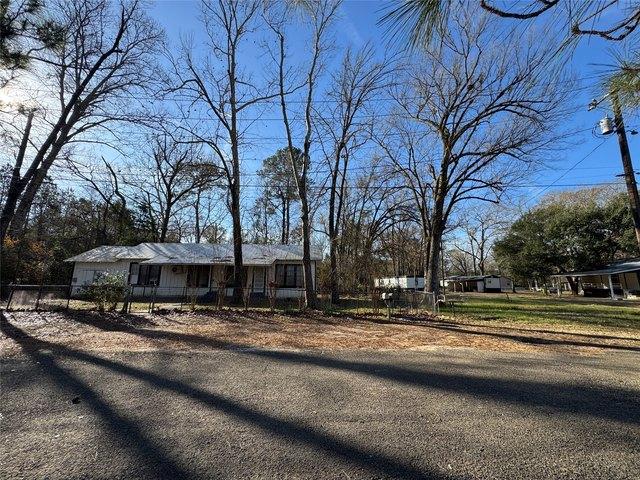 110 and 100 Barnard St, Livingston, TX 77351