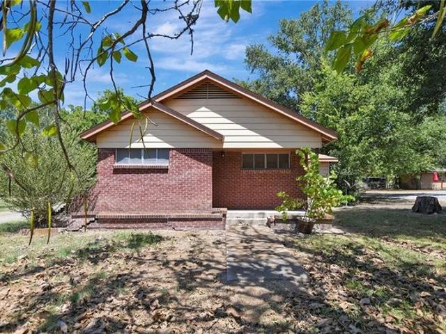 110 and 112 N Shipp St, Madisonville, TX 77864