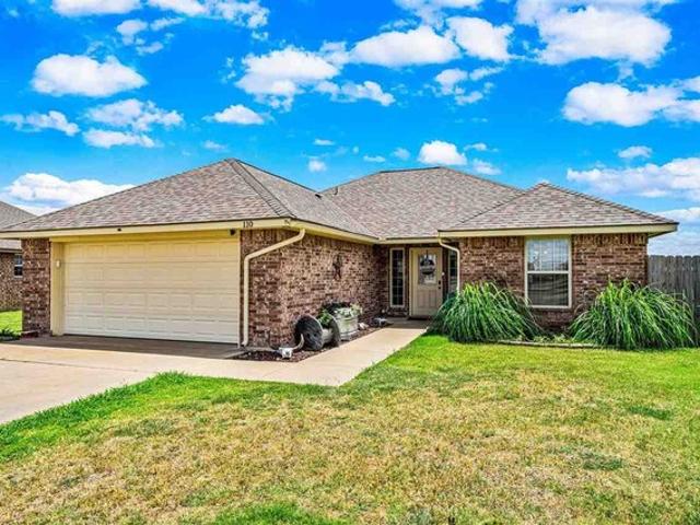 110 Arapaho St, Geronimo, OK 73543