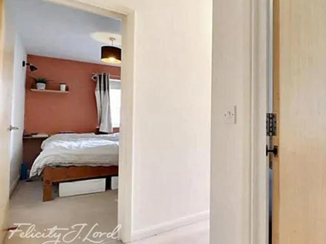 110 Bow Common Lane, Bromley by Bow, London, E3 4FT, United Kingdom | 2 bed apartment for rent #137999762 | Rentberry