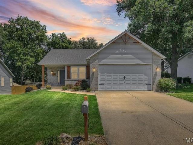 110 Bayfield Dr, Glen Carbon, IL 62034
