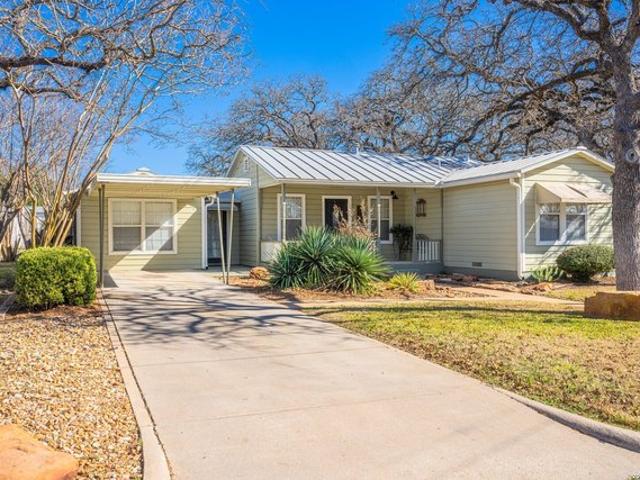 110 Beverly Dr, Fredericksburg, TX 78624