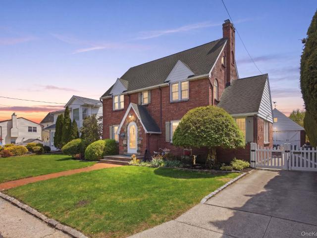 110 Bedford Ave, Garden City Park, NY 11040 | MLS #991032