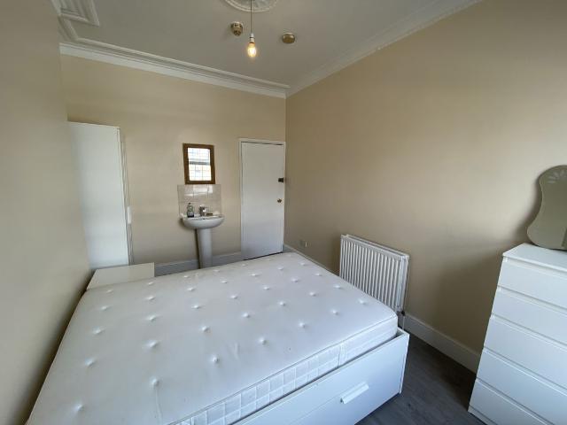 110 Blackheath Road SE10, Room to rent, £850 pcm | PrimeLocation