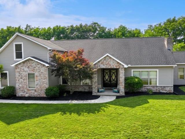 110 Brylea Dr, Mount Wolf, PA 17347
