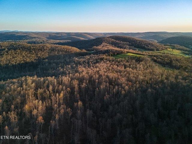 110 Braden Chapel Rd, Speedwell, TN 37870