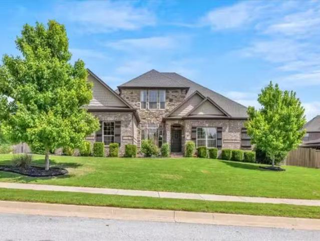 110 BROOKSHIRE LN, CENTERTON, AR 72719 Single Family Residence.
