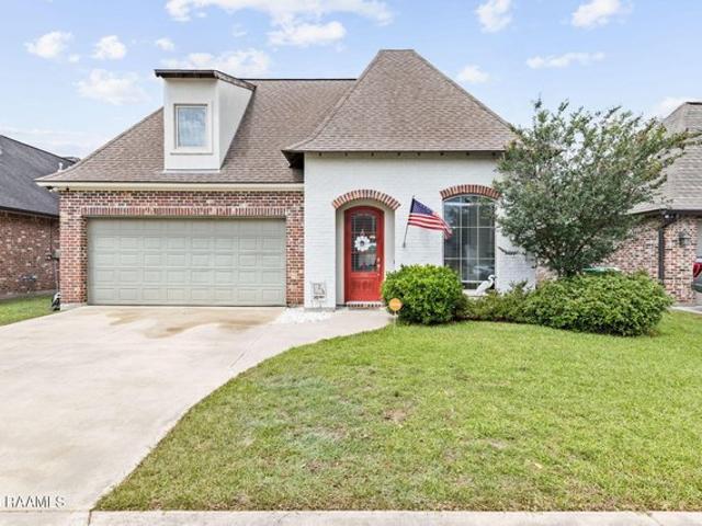 110 Golden Cypress Dr, Youngsville, LA 70592