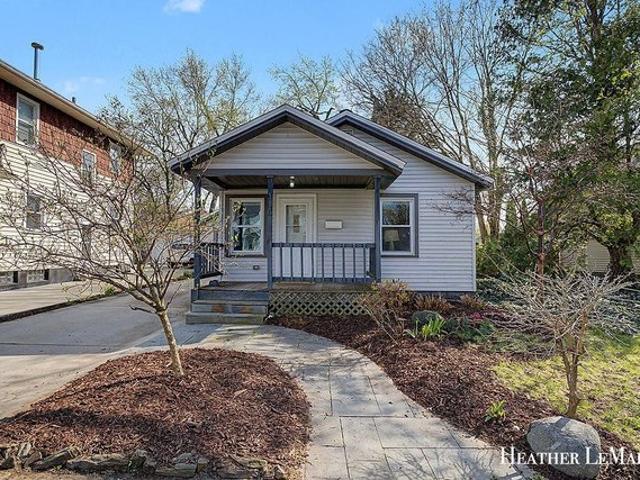 110 Graceland St NE, Grand Rapids, MI 49505