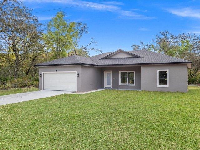 110 Guava Place Dr, Ocklawaha, FL 32179