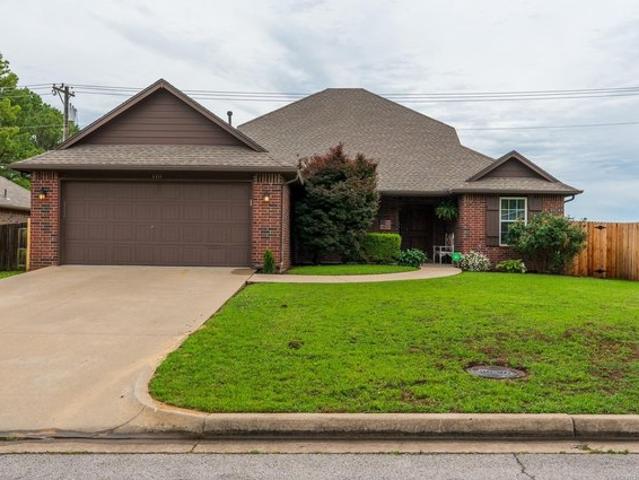 110 Dogwood Dr, Mannford, OK 74044