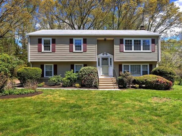 110 Duane Pl, Bridgeport, CT 06610