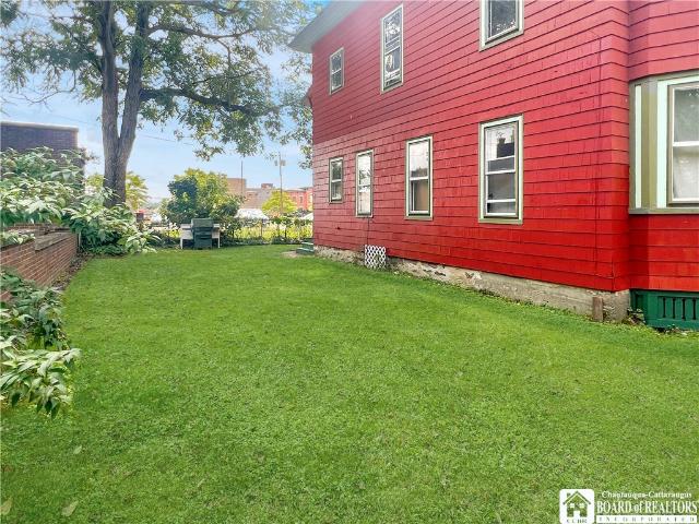 110 E 6th Street