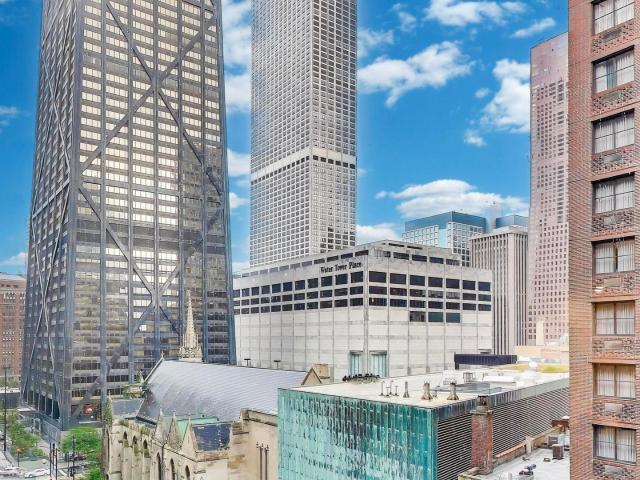 110 E Delaware Place # 1402