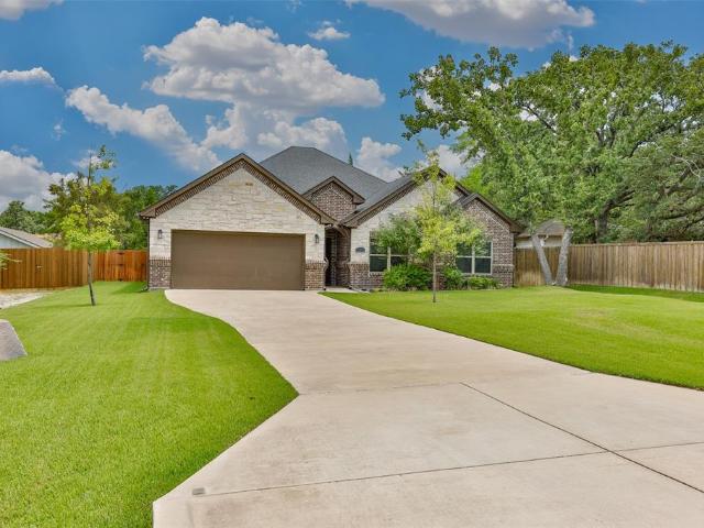 110 E Iriquois Drive