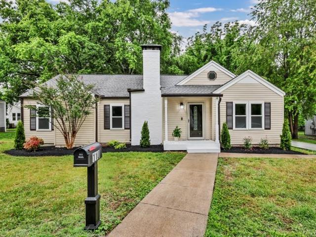 110 E McKnight Dr, Murfreesboro, TN 37130