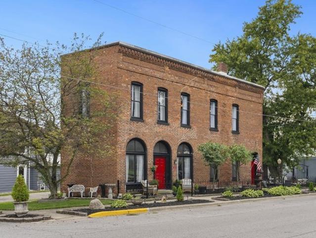 110 E Market St, Pierceton, IN 46562