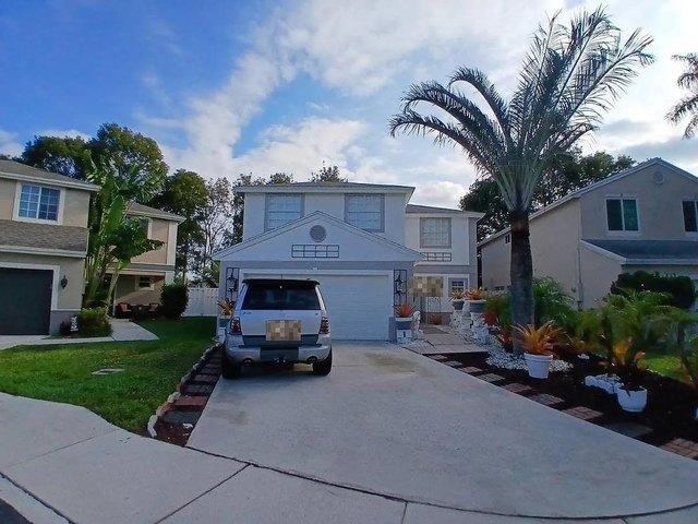 110 E Riverbend Dr, Sunrise, FL 33326