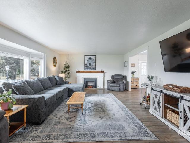 110 E Sales Yard Rd
