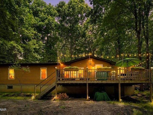 110 E Shore Dr, Hawley, PA 18428
