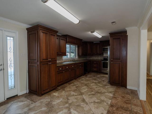 110 Emerald Dr