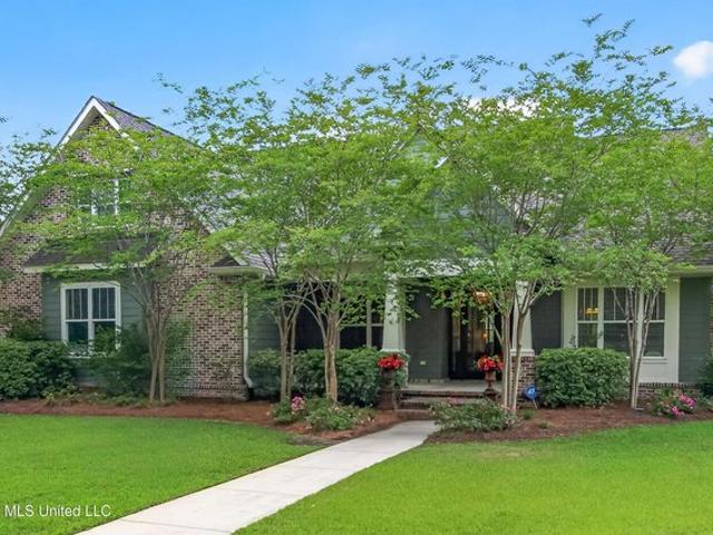 110 Emerald Lake Dr, Waveland, MS 39576
