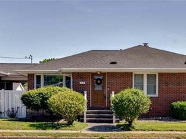 110 Eaton Ave, Wood River, IL 62095