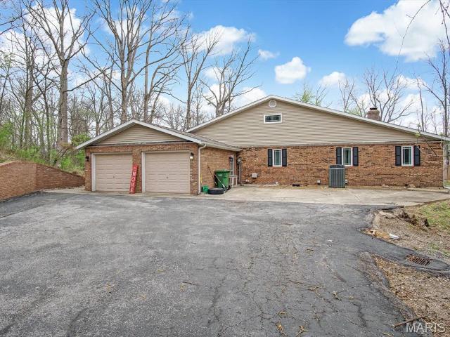 110 Estate Dr, Chester, IL 62233 | Compass