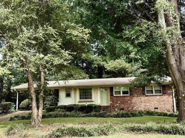 110 Hollywood Dr, Tuscumbia, AL 35674
