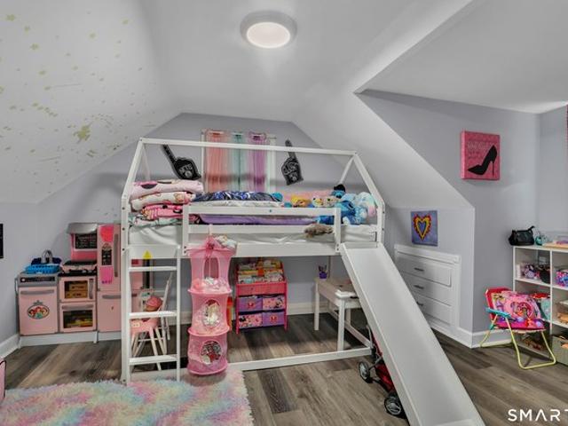 110 Hawthorne St, Manchester, CT 06042