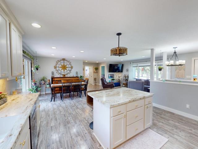 110 Hawthorne Street W