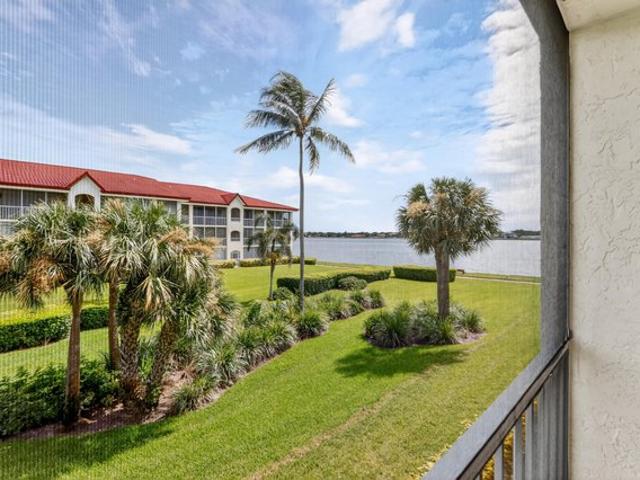 110 Half Moon Cir Apt D2, Hypoluxo, FL 33462
