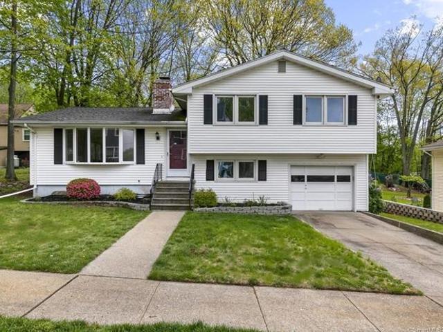 110 Harrison Dr, Hamden, CT 06514