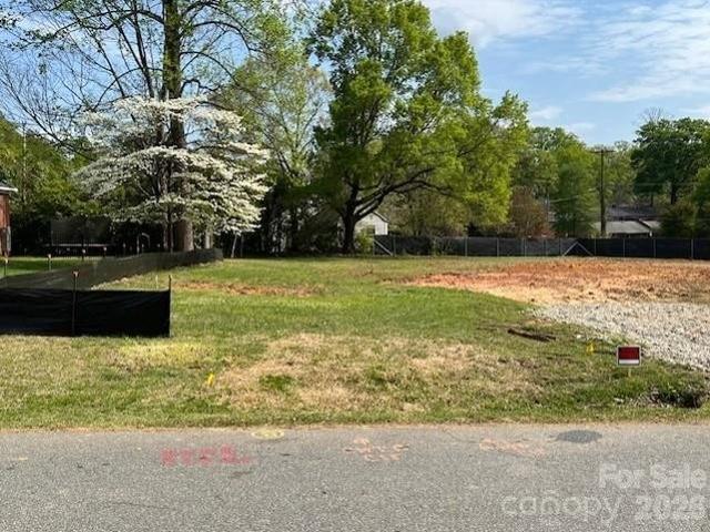 110 Heathwood Rd, Charlotte, NC 28211