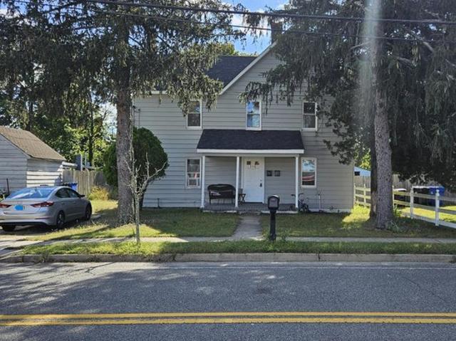 110 Hibernia Ave, Lakehurst, NJ 08733