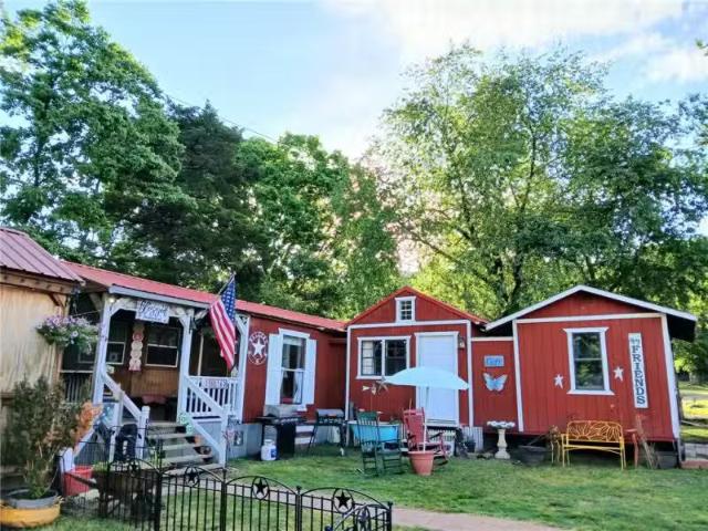 110 HIGHWAY 71 SW, MOUNTAINBURG, AR 72946 Single Family Reside.