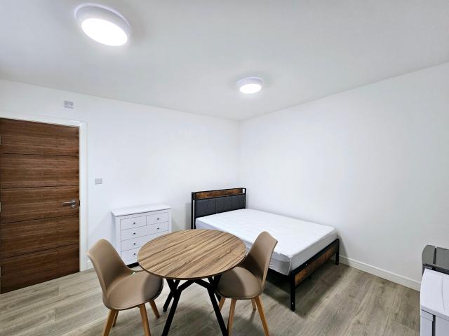 110 Hythe Street, Room 7, Dartford, DA1 1BN Century 21 United Kingdom