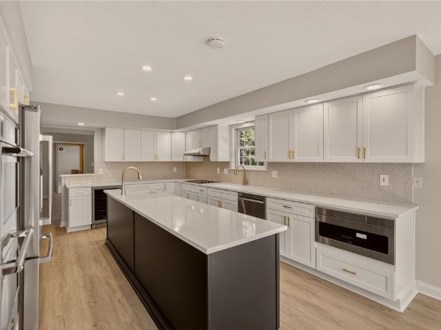 110 Oakhurst Dr