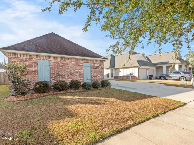 110 Olivewood Dr, Lafayette, LA 70508 | MLS #RA2600000 | Compass